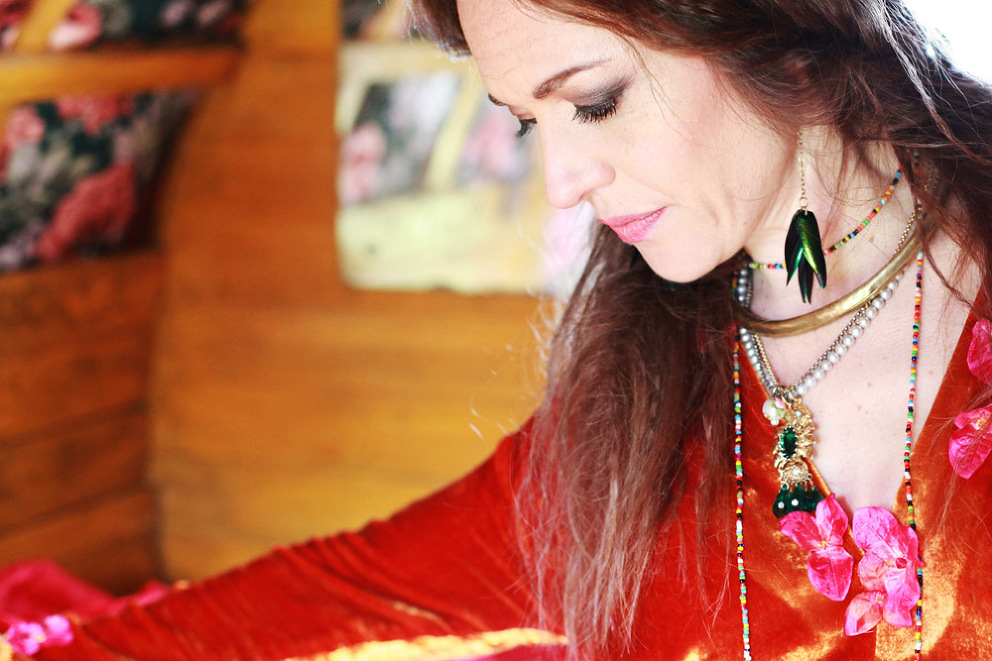 Alternative Wedding Ideas : Styled Shoot #2: Gypsy Caravans - Helen ...