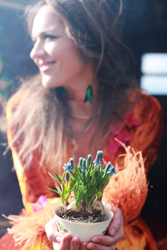 Alternative Wedding Ideas : Styled Shoot #2: Gypsy Caravans - Helen ...