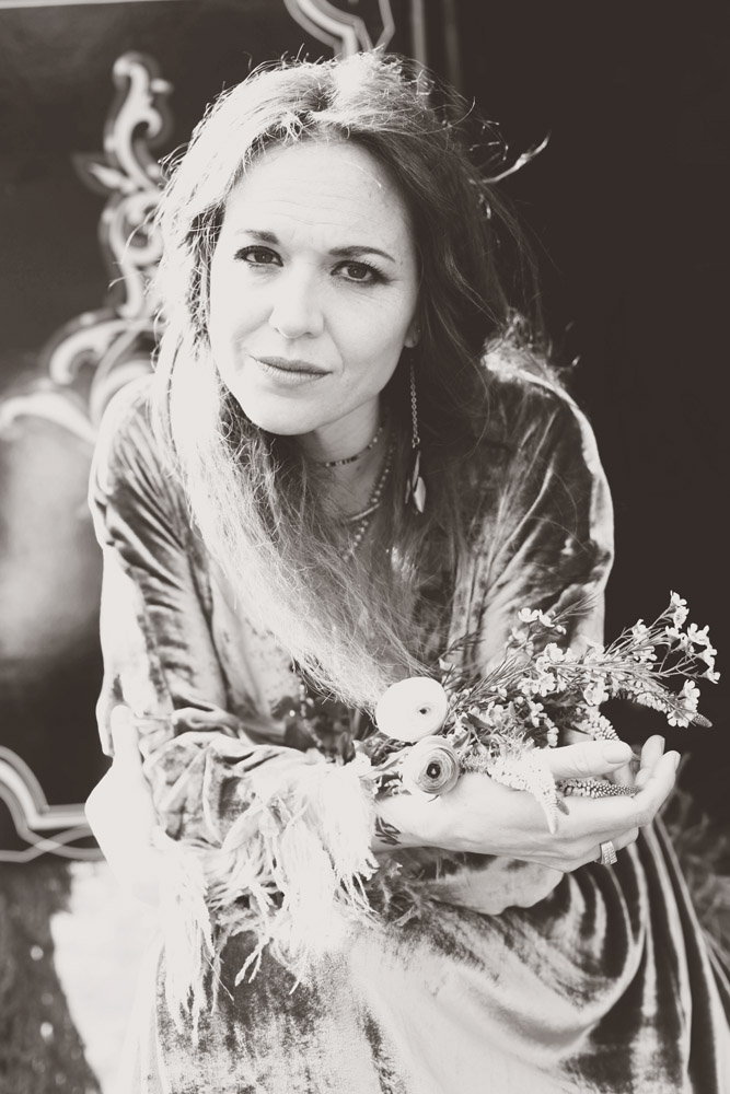 Alternative Wedding Ideas : Styled Shoot #2: Gypsy Caravans - Helen ...