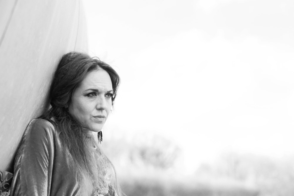 Alternative Wedding Ideas : Styled Shoot #2: Gypsy Caravans - Helen ...