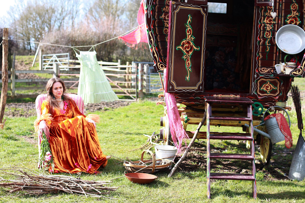 Alternative Wedding Ideas : Styled Shoot #2: Gypsy Caravans - Helen ...
